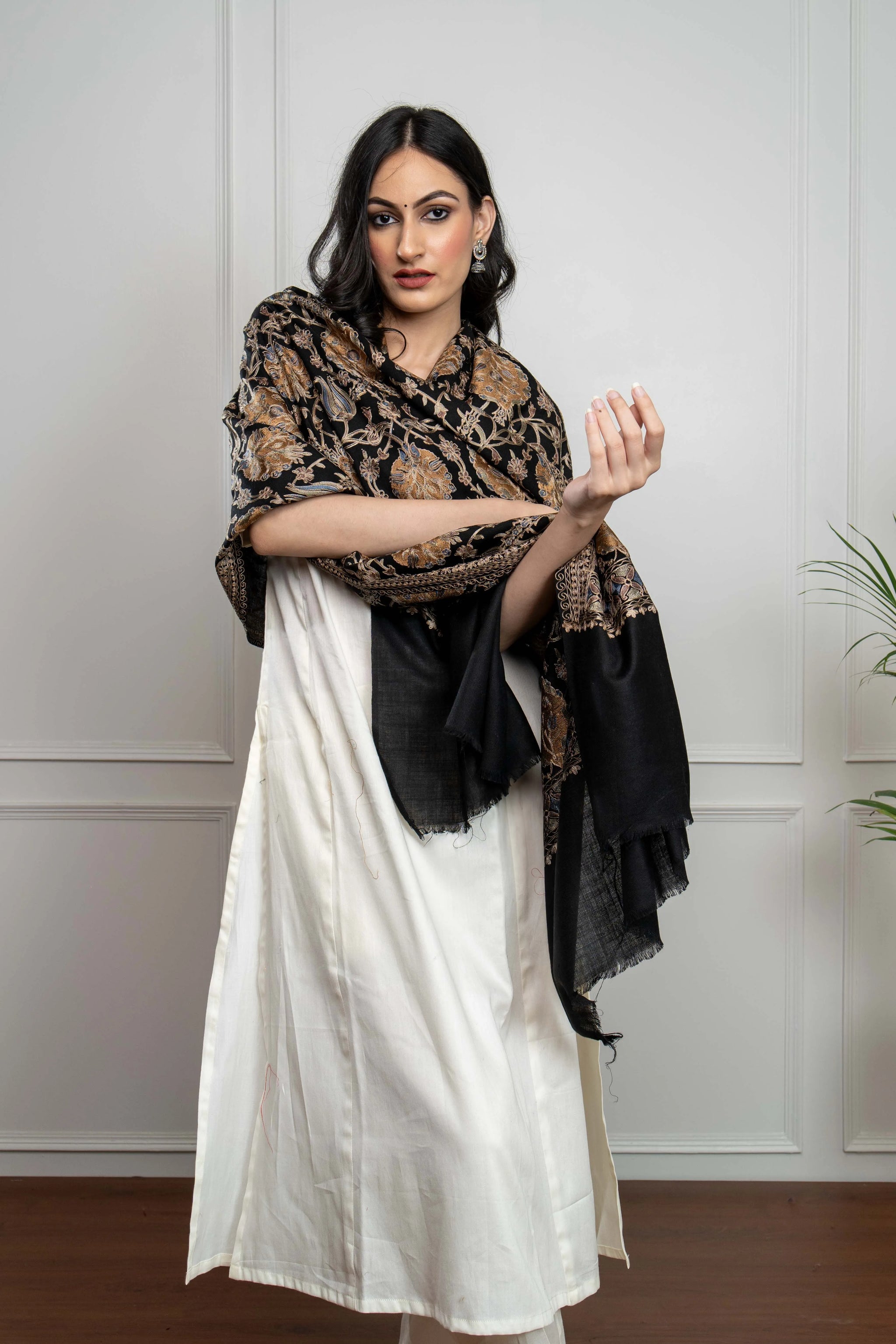 Black Tulip Jaal Nalki Embroidery Fine Wool Blend Stole