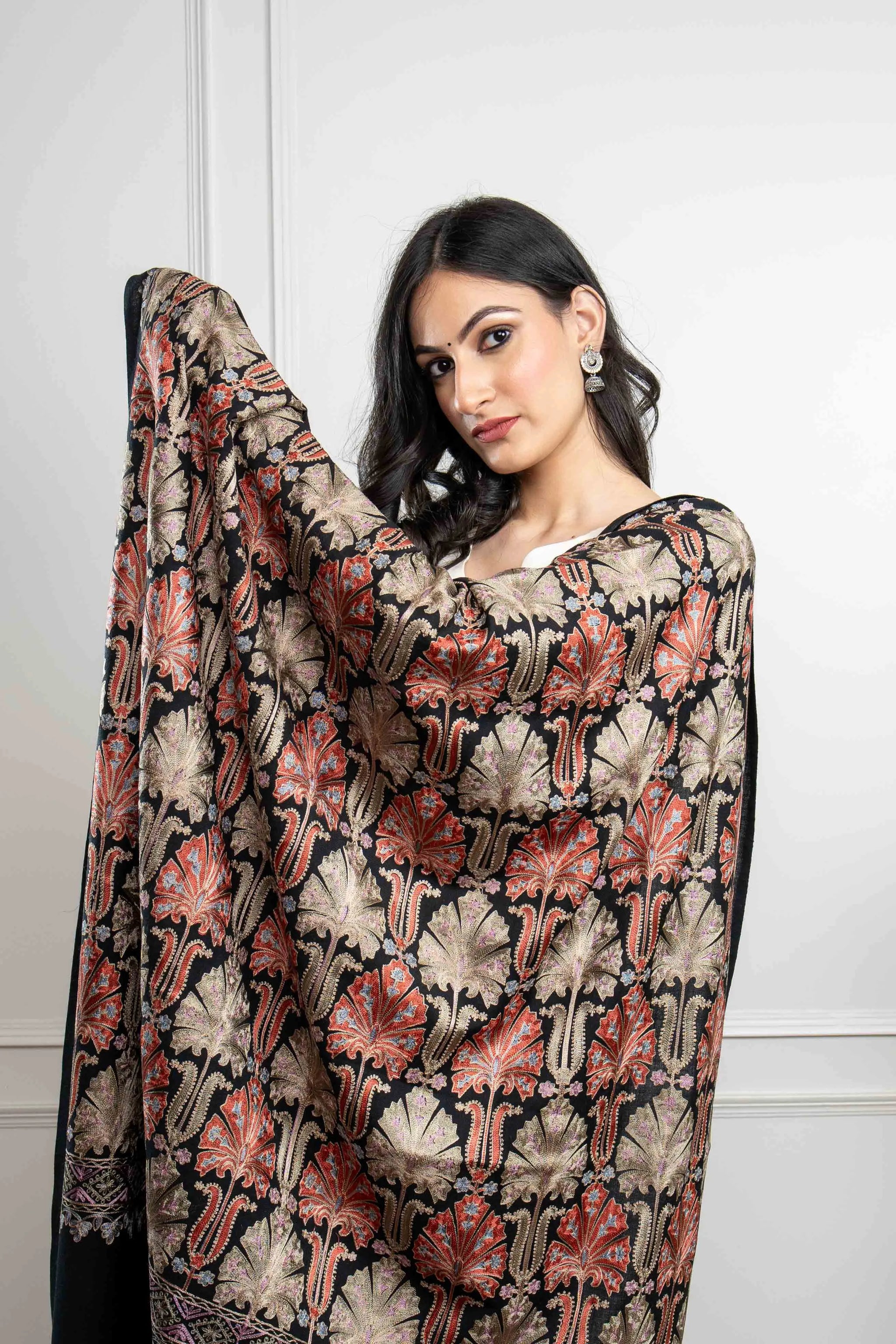 Black Chinaar Patta Jaal Nalki embroidery Fine Wool Blend Shawl